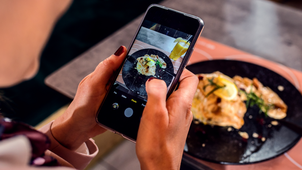 How Restaurants Can Use Carousels for Engagement